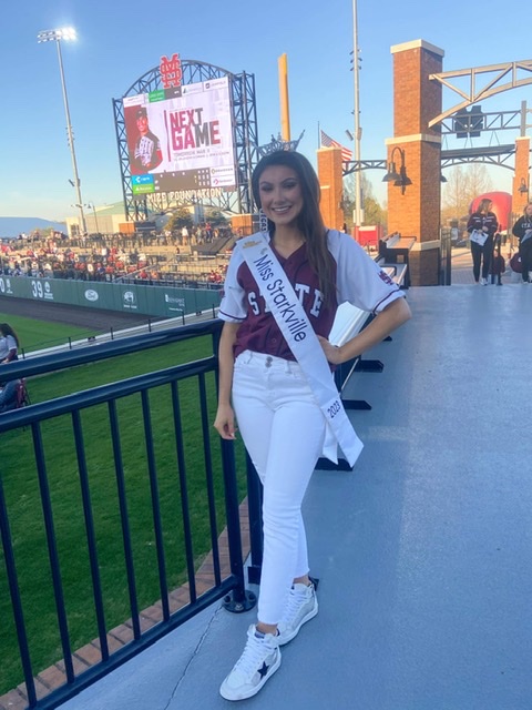 Photo: Kosciusko native throws first pitch at MS State baseball game ...