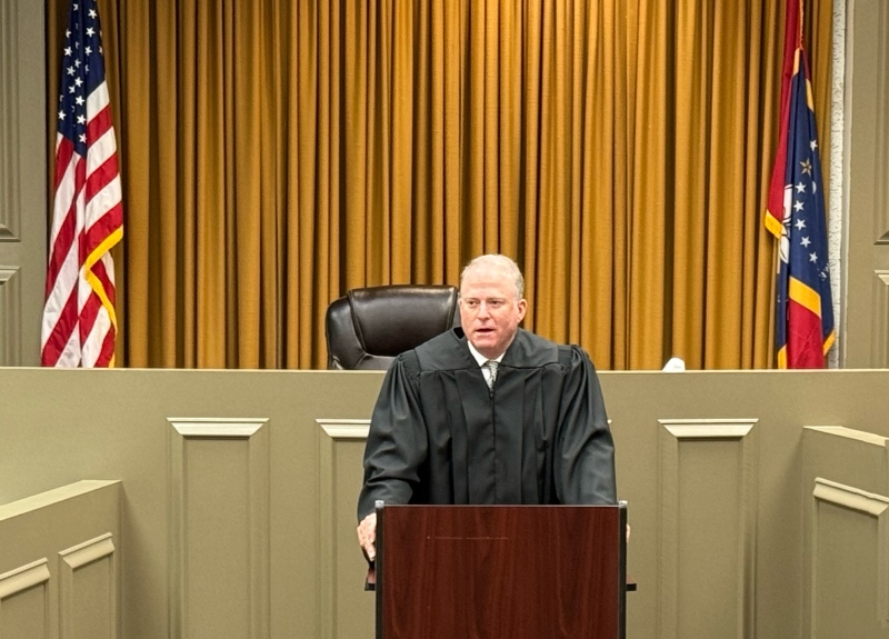 Doug Crosby Sworn in as Chancery Judge for 6th District - BreezyNews ...